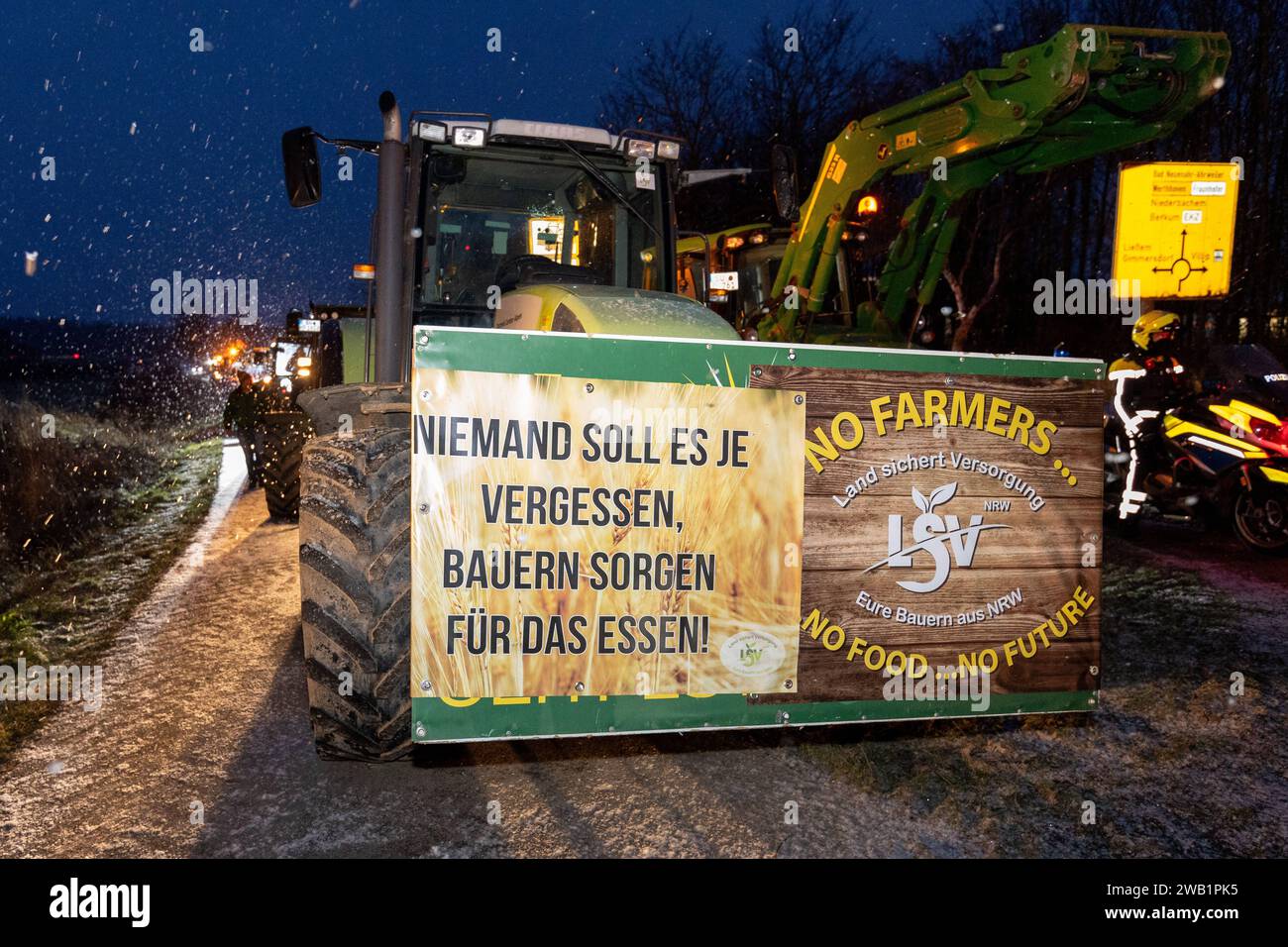 Startaufstellung von einem Traktor Konvoi in Wachtberg Villip im Rahmen ...
