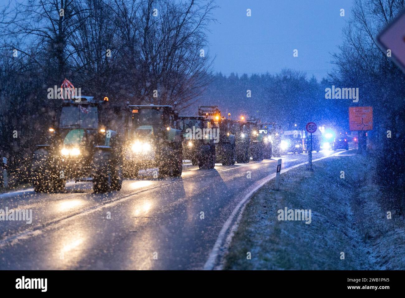 Startaufstellung von einem Traktor Konvoi in Wachtberg Villip im Rahmen ...