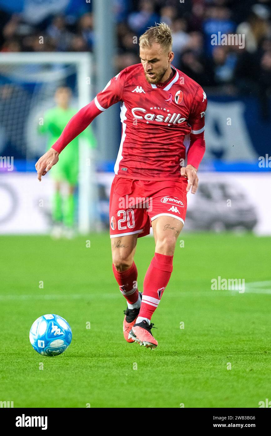 Giuseppe Sibilli de SSC Bari porte le ballon lors du match du ...