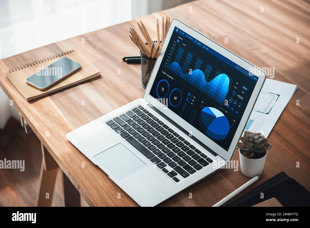 Affichage du tableau de bord d'analyse des données financières par Fintech BI ou Business ...