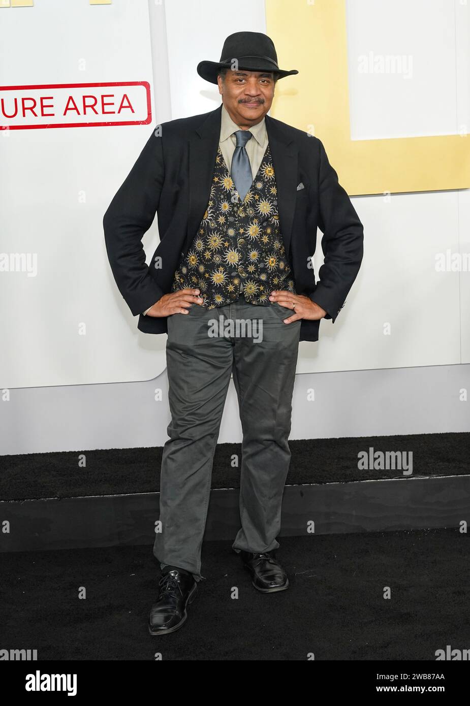 Neil deGrasse Tyson assiste à la première mondiale de Netflix ''Lift ...