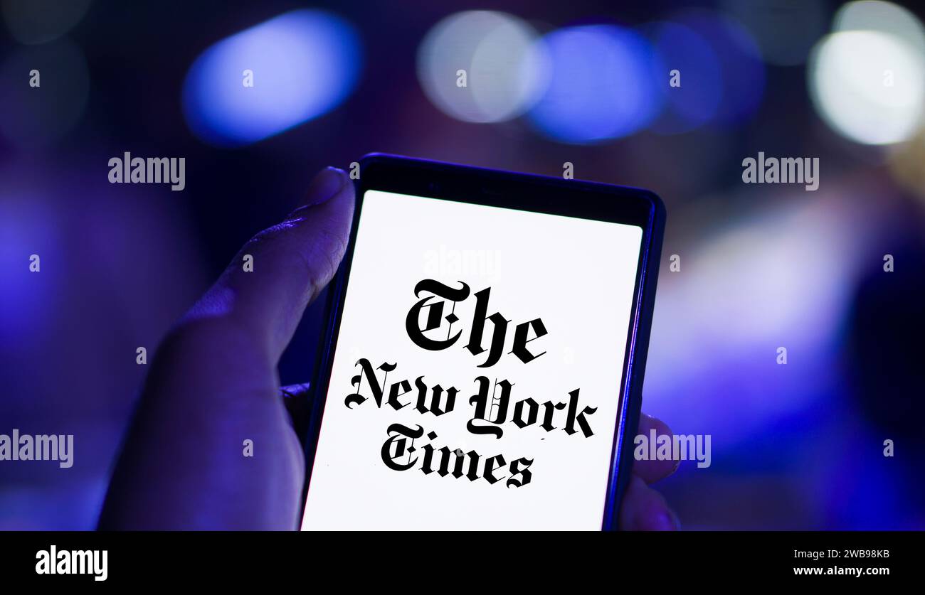 Dhaka, Bangladesh - 09 janvier 2024 : mains tenant un smartphone avec ...