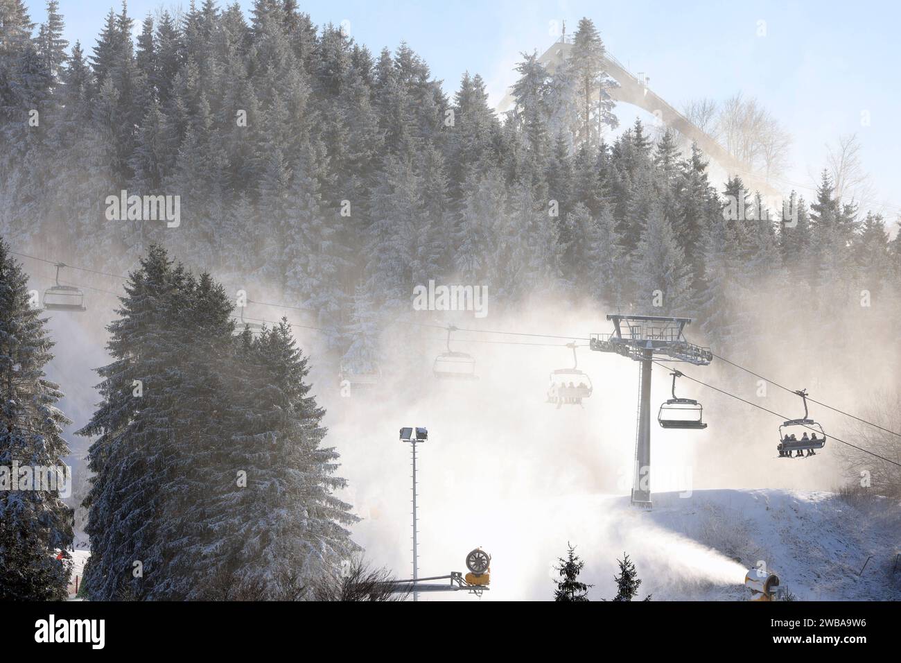 Eisige Temperaturen à Winterberg. Die die Skipisten wie hier im ...