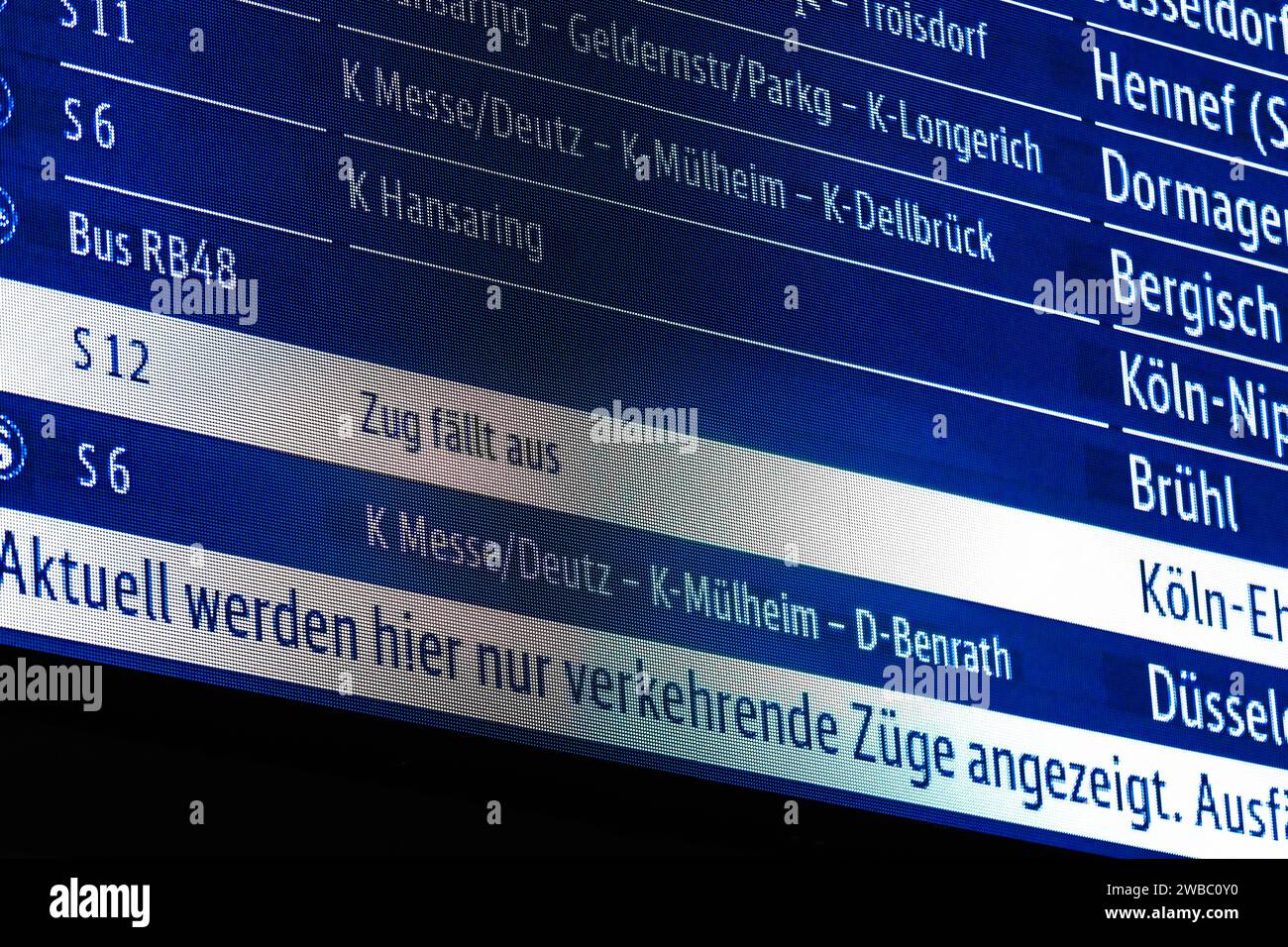 An den Informationstafeln werden aktuell nur verkehrende Züge angezeigt ...