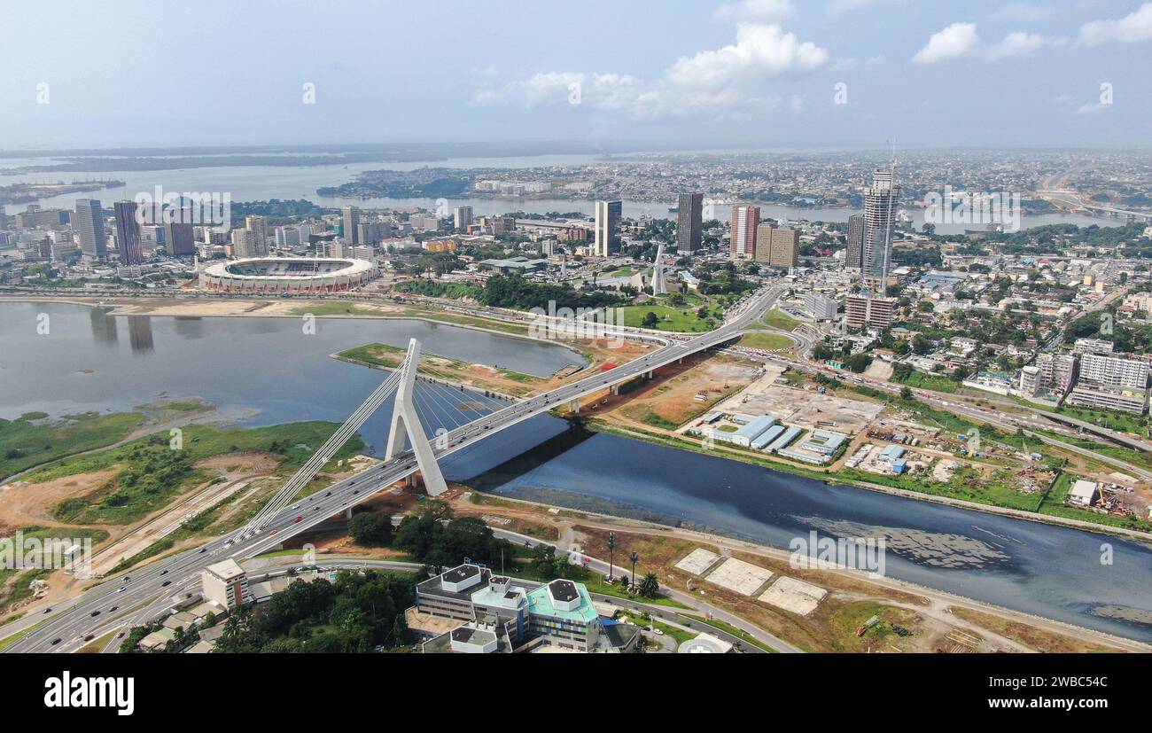 Abidjan. 9 janvier 2024. Cette photo aérienne prise le 9 janvier 2024 montre une vue du pont ...