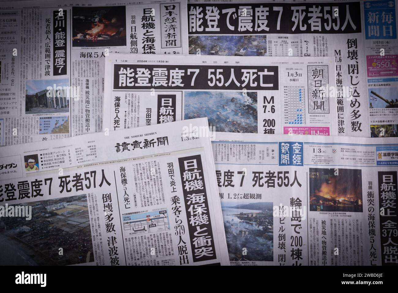 Des journaux japonais du 3 janvier 2024 signalant la collision de la piste Earthquakeand de la ...