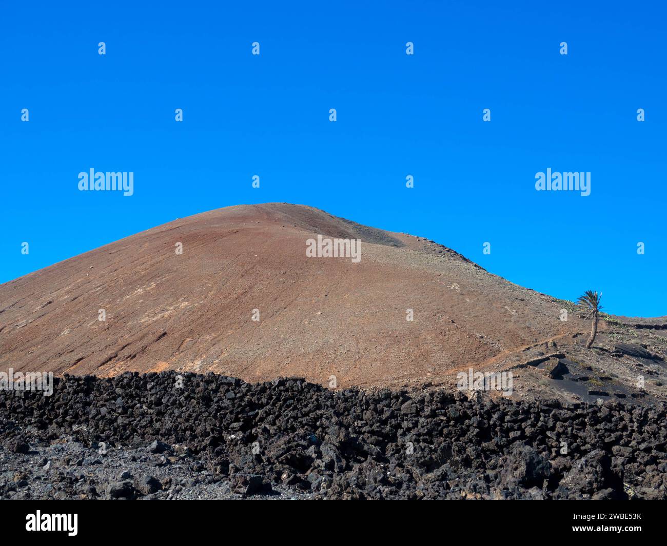 Vues spectaculaires sur les montagnes de feu au parc national de ...