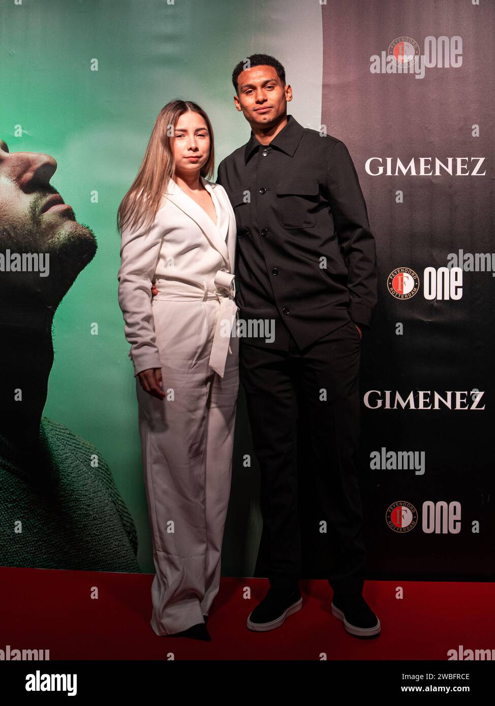 ROTTERDAM - Marcos Lopez et sa copine Eliana Olortegui sur le tapis rouge lors de la première d ...