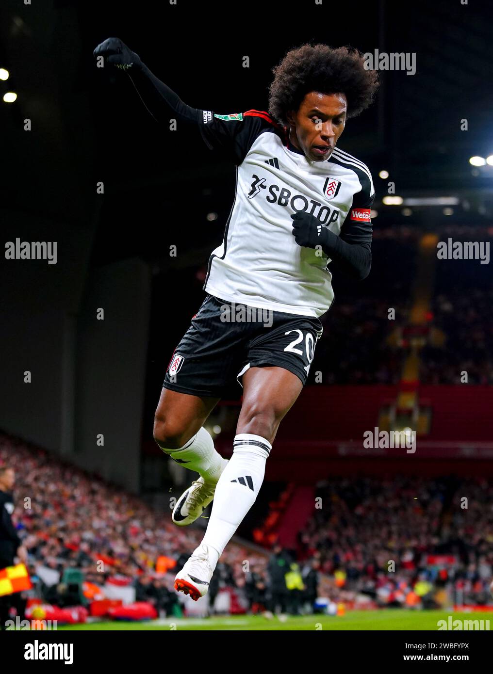 Willian de Fulham célèbre avoir marqué le premier but de son équipe ...