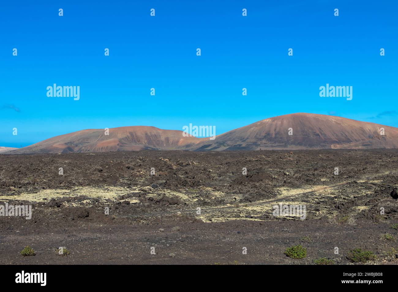 Vues spectaculaires sur les montagnes de feu au parc national de ...