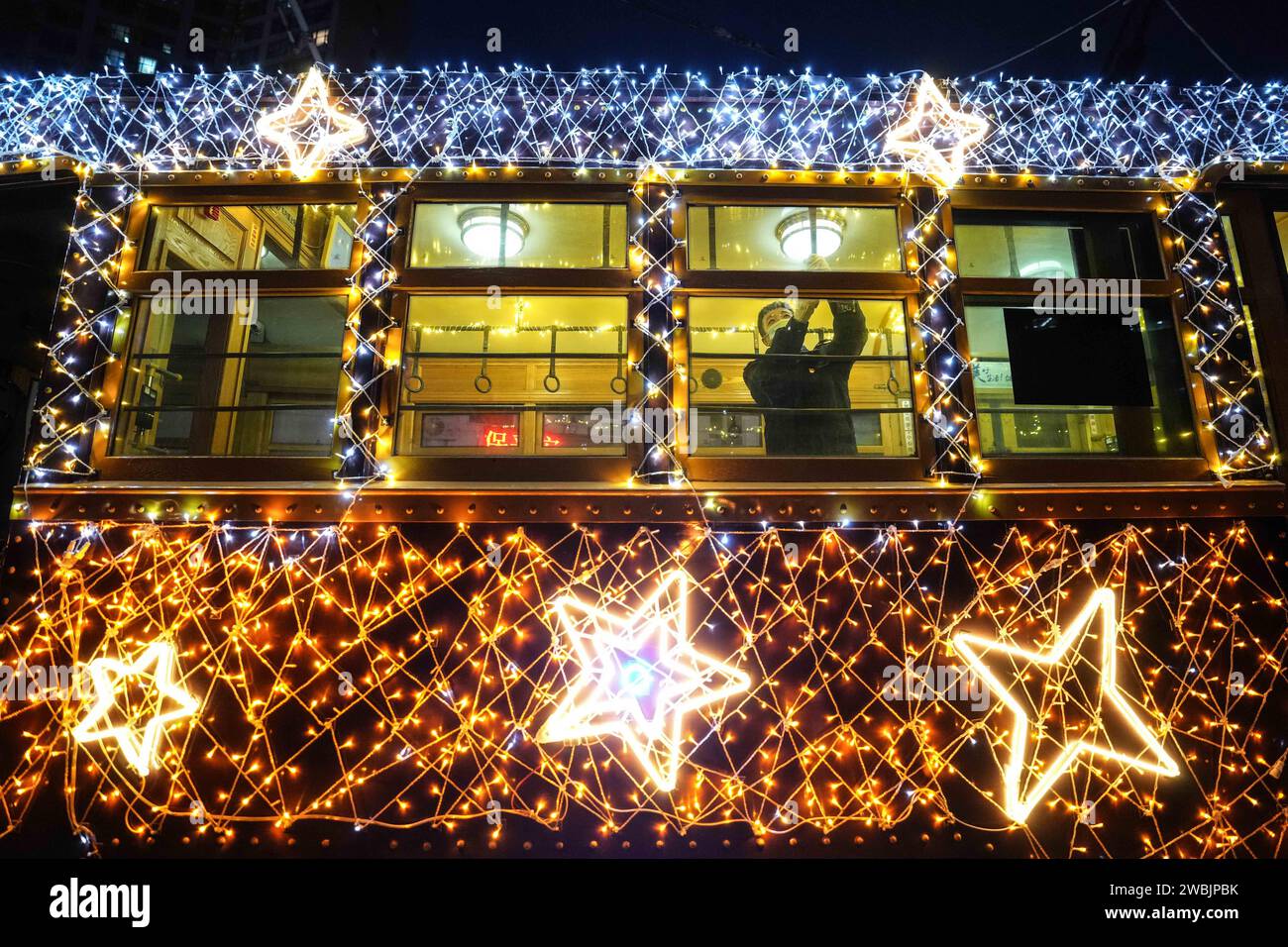 Dalian, province chinoise du Liaoning. 8 janvier 2024. Le chauffeur de ...
