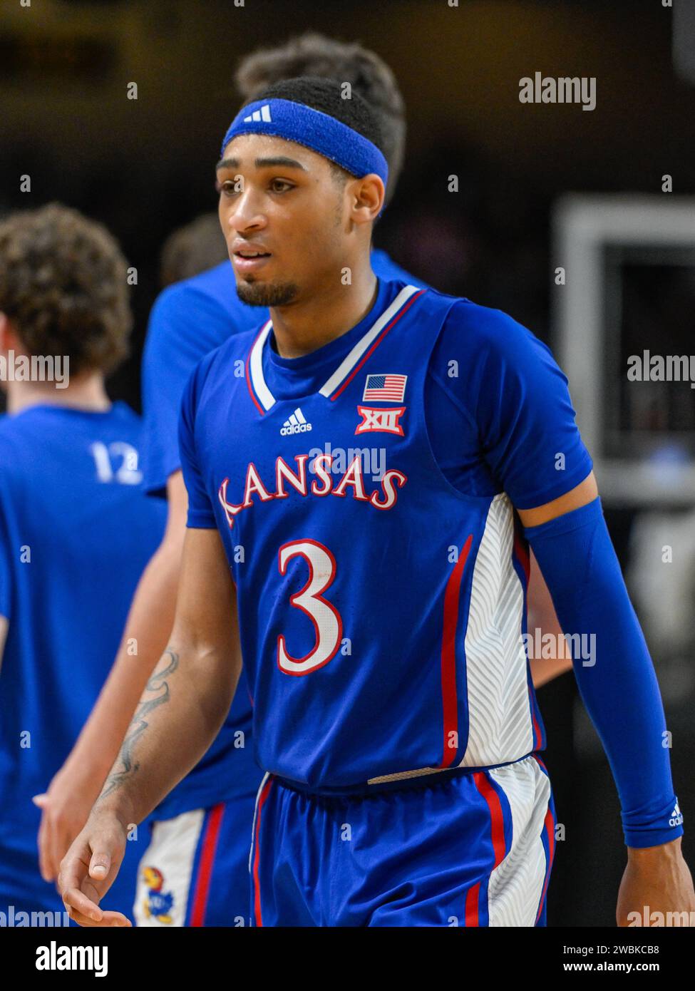 10 janvier 2024 : les Jayhawks du Kansas gardent Dajuan Harris Jr. (3 ...