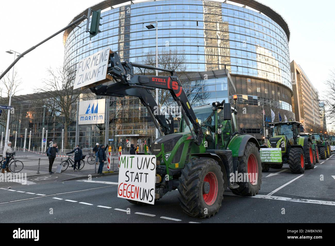 Bauern-Protest 11.01.2024 Traktor Konvoi Korso Kundgebung Demonstration ...