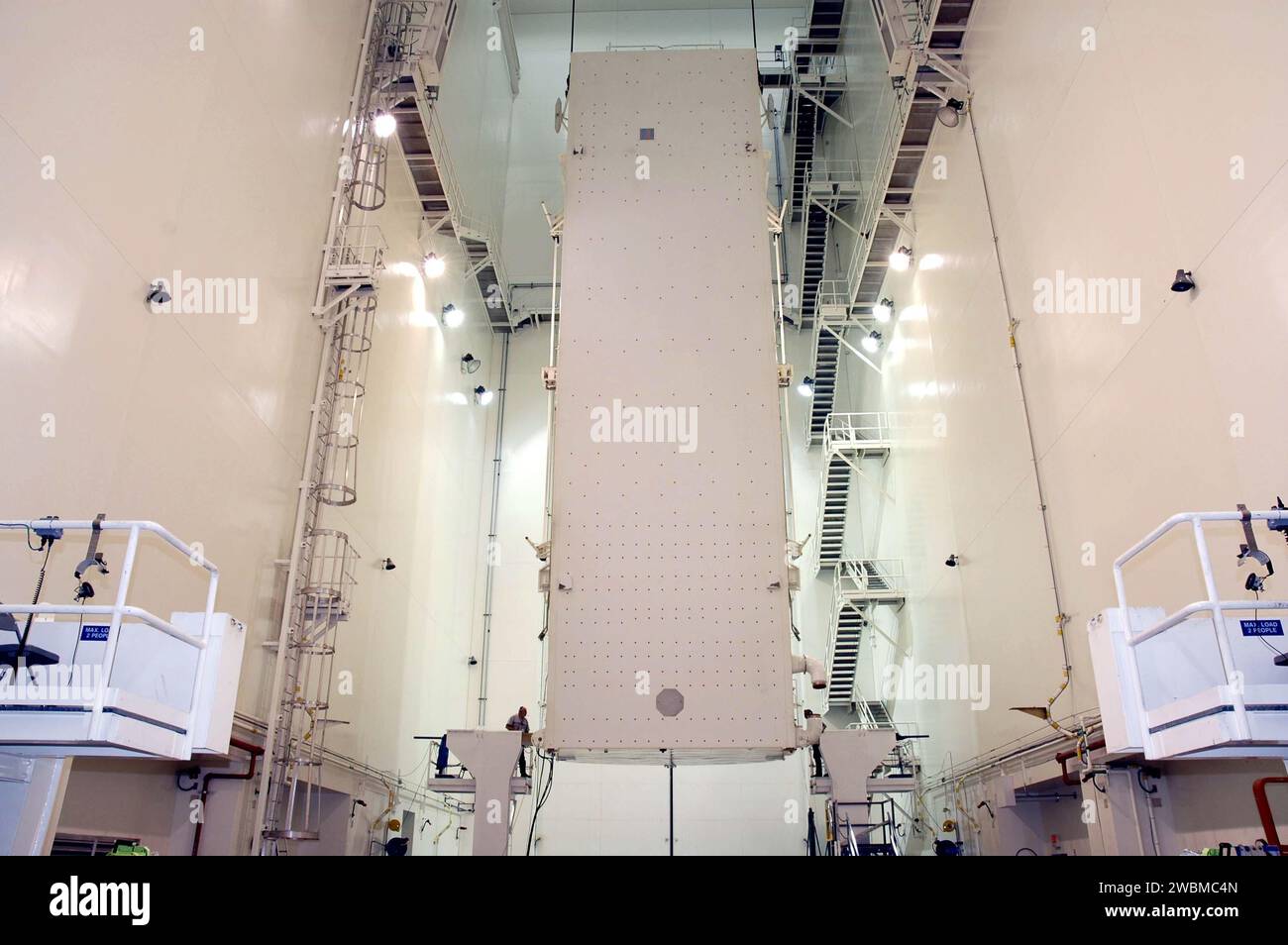 CENTRE SPATIAL KENNEDY, FLA. - Dans l'installation de rotation de ...