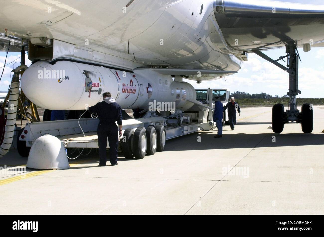 CENTRE SPATIAL KENNEDY, FLA. - À la base aérienne de Vandenberg en ...