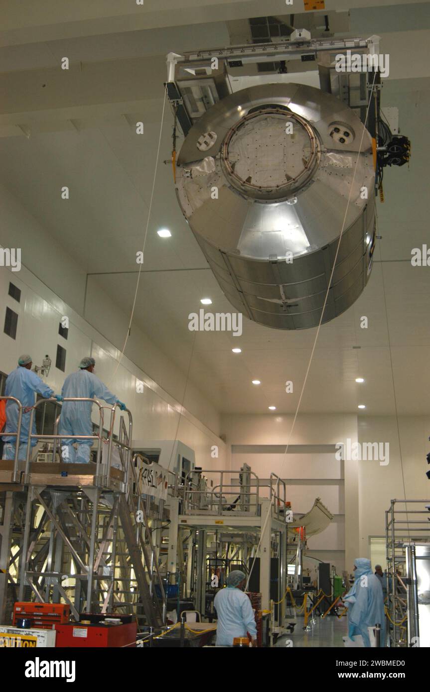 CENTRE SPATIAL KENNEDY, FLA. -- dans l'installation de traitement de la ...