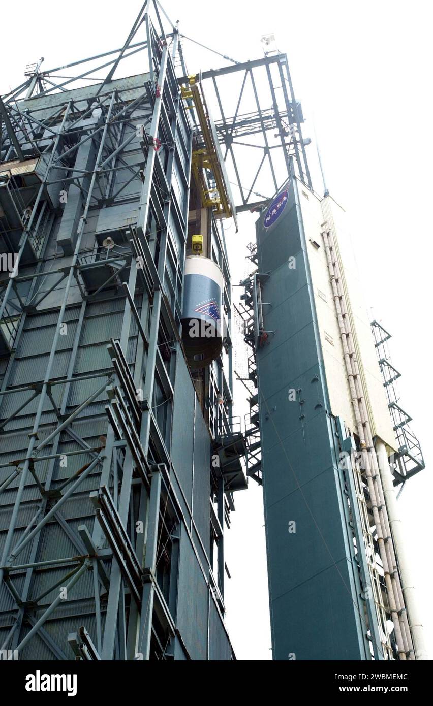 BASE AÉRIENNE DE VANDENBERG, CALIF. - Au Space Launch Complex 2 de la NASA sur la base aérienne ...