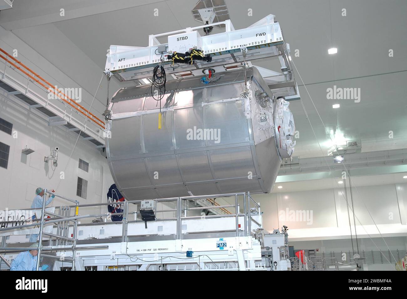 CENTRE SPATIAL KENNEDY, FLA. - Raffaello, le MPLM prévu pour la mission STS-114 Retour en vol ...