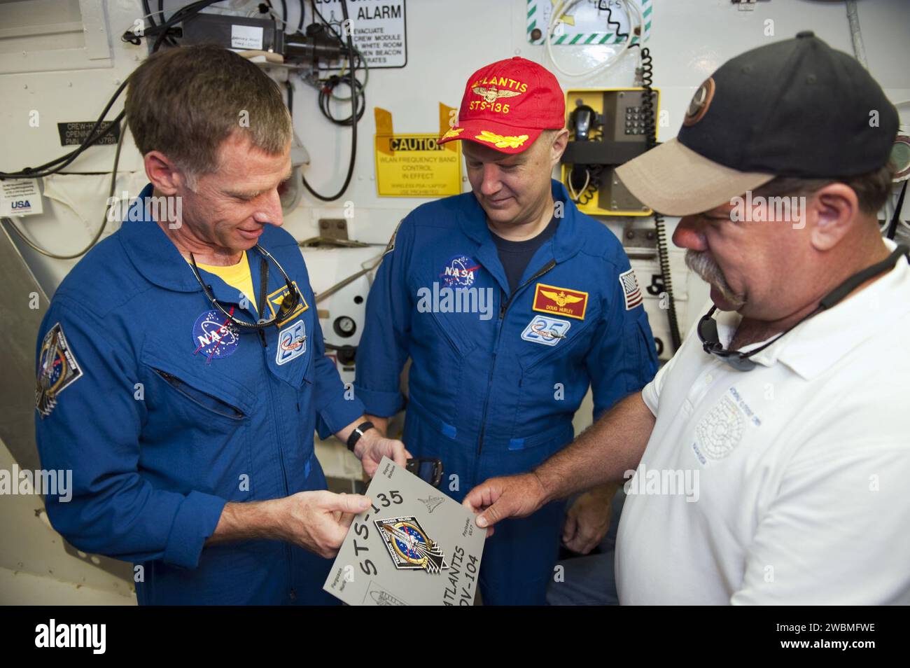 CAP CANAVERAL, Floride. -- le commandant de la STS-135 Chris Ferguson ...