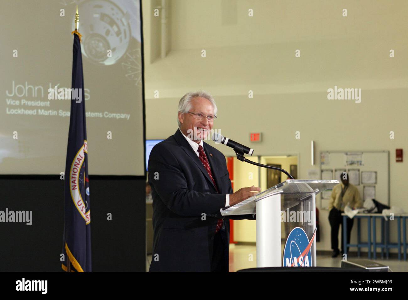 CAP CANAVERAL, Floride. – John Karas, vice-président et directeur ...