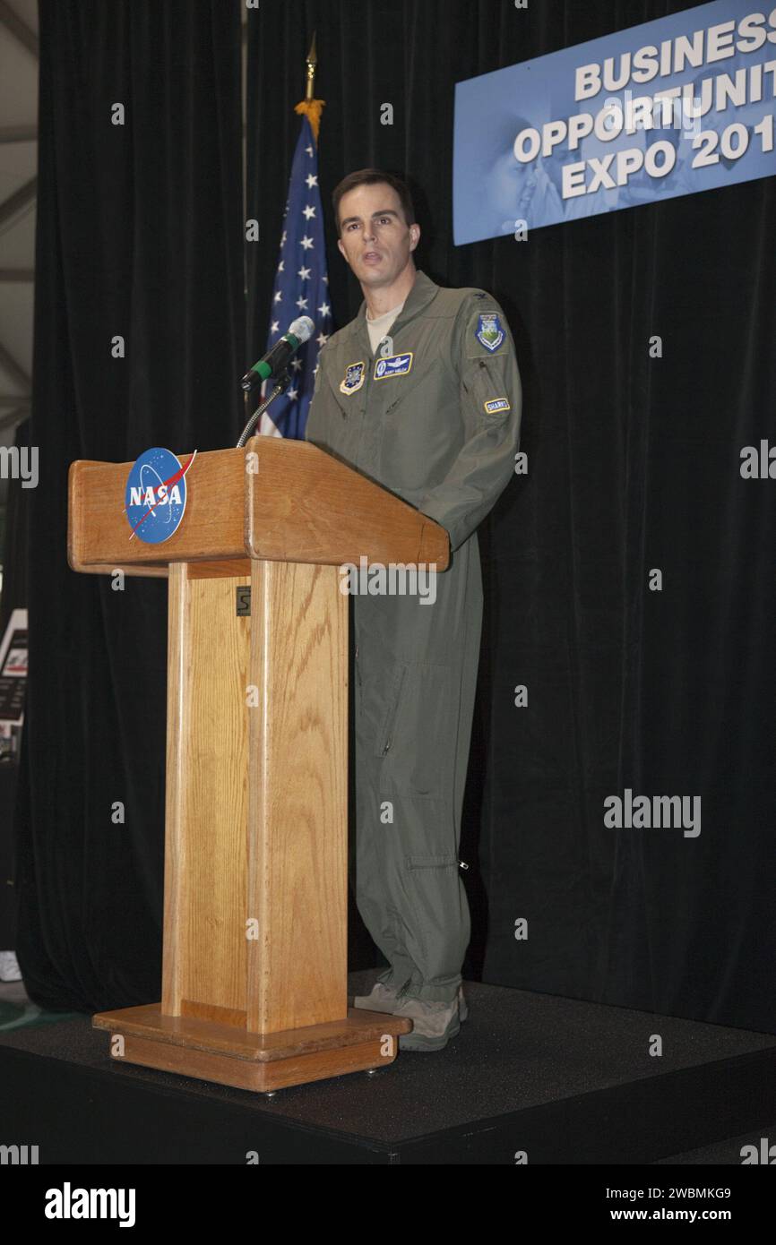 CAP CANAVERAL, Floride. – Le colonel Rory D. Welch, vice-commandant de ...