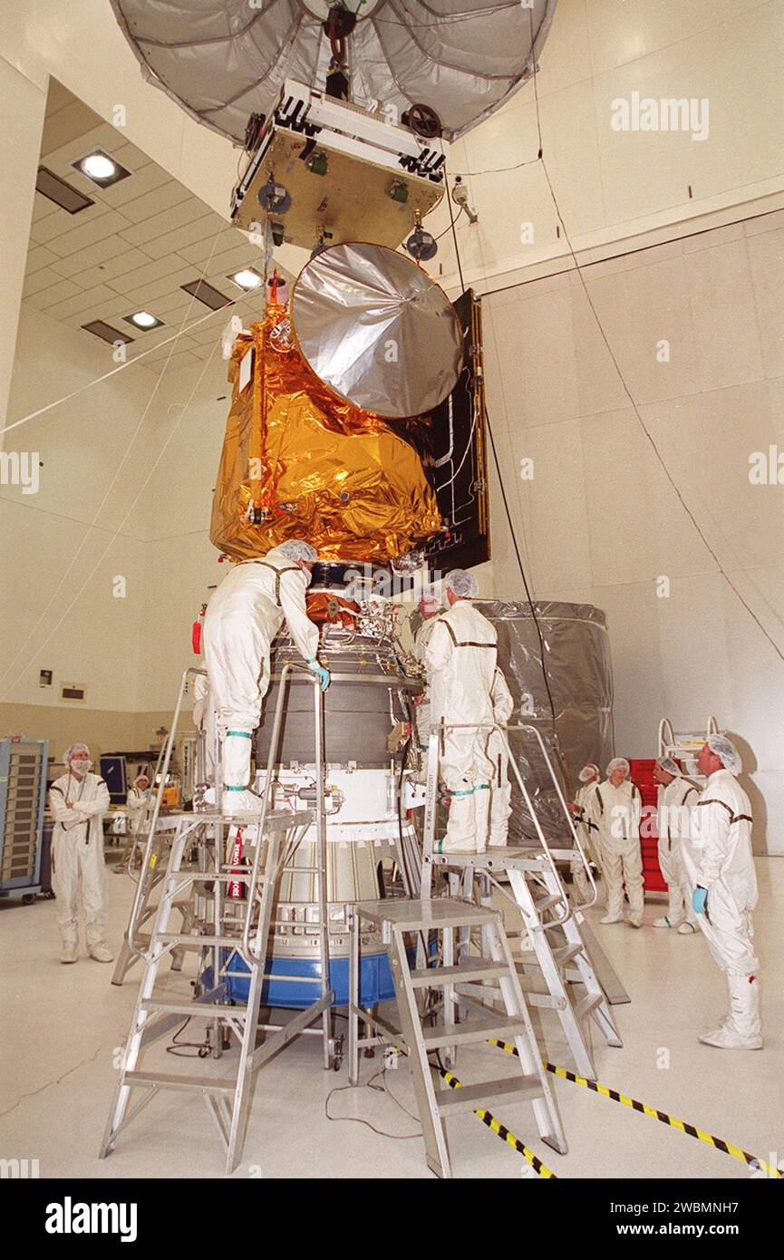 Les travailleurs du Space Assembly and encapsulation Facility 2 ...