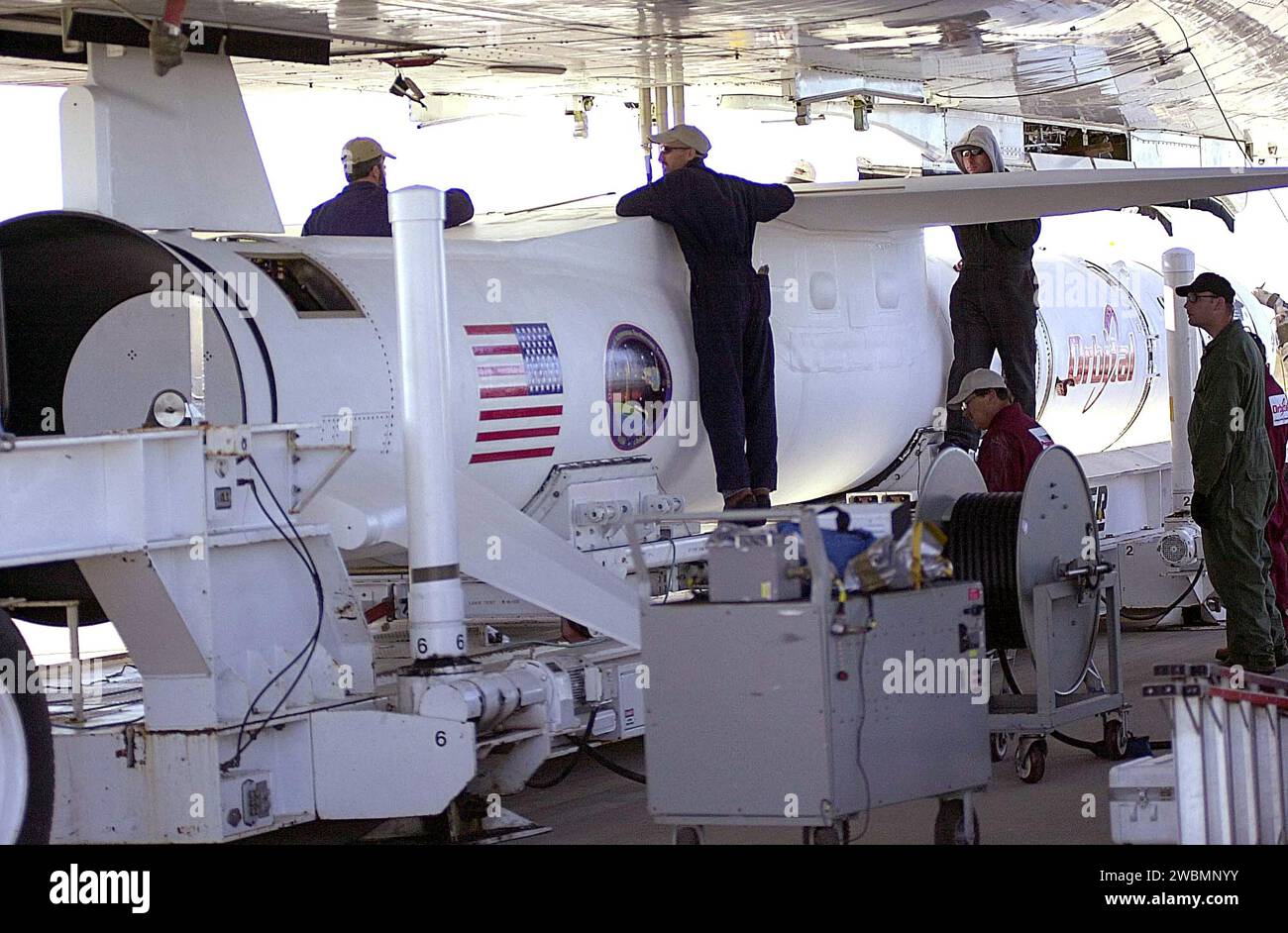 CENTRE SPATIAL KENNEDY, FLA. - À la base aérienne de Vandenberg, en ...