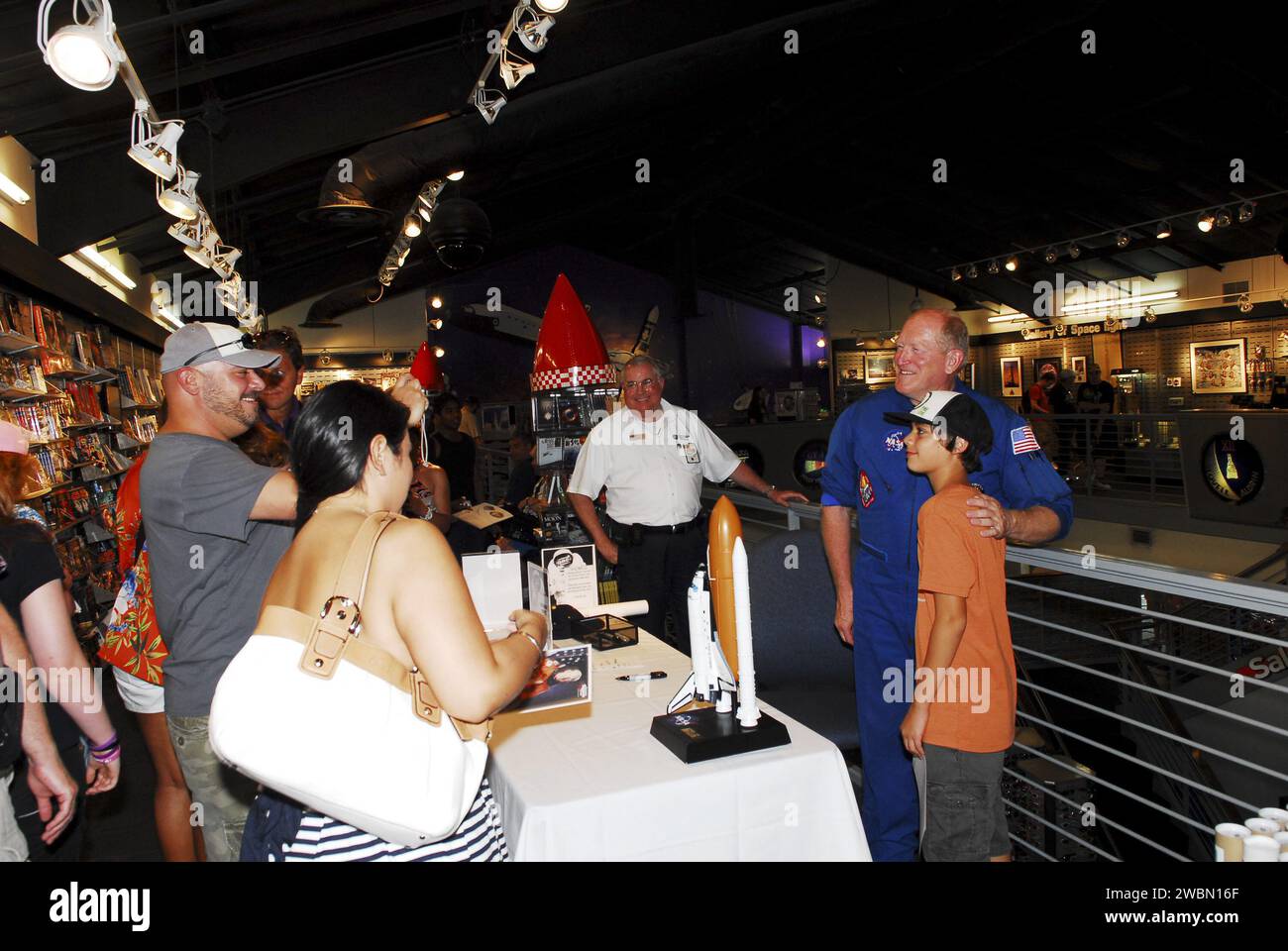 CAP CANAVERAL, Floride. -- le triple astronaute de la navette spatiale ...