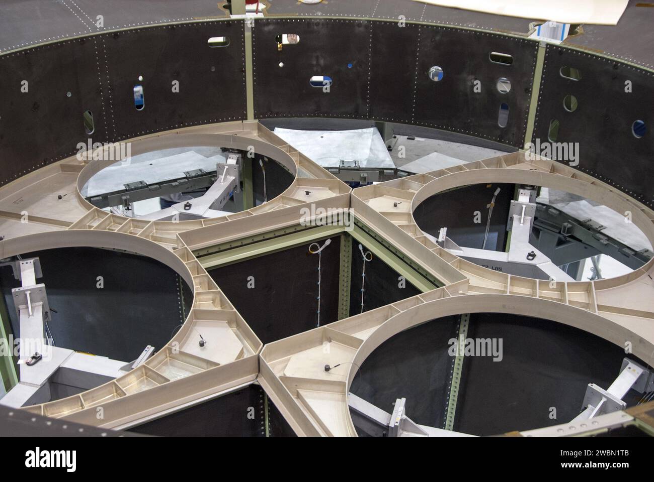 CAP CANAVERAL, Floride. – À l’intérieur de la baie haute du bâtiment ...