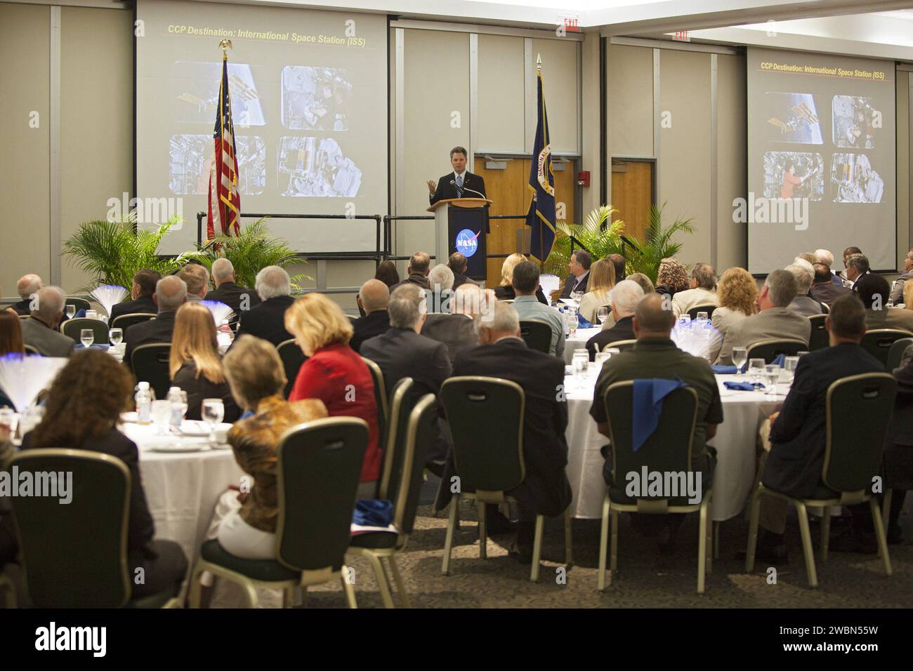 CAP CANAVERAL, Floride. -- Scott Thurston, directeur du bureau d ...