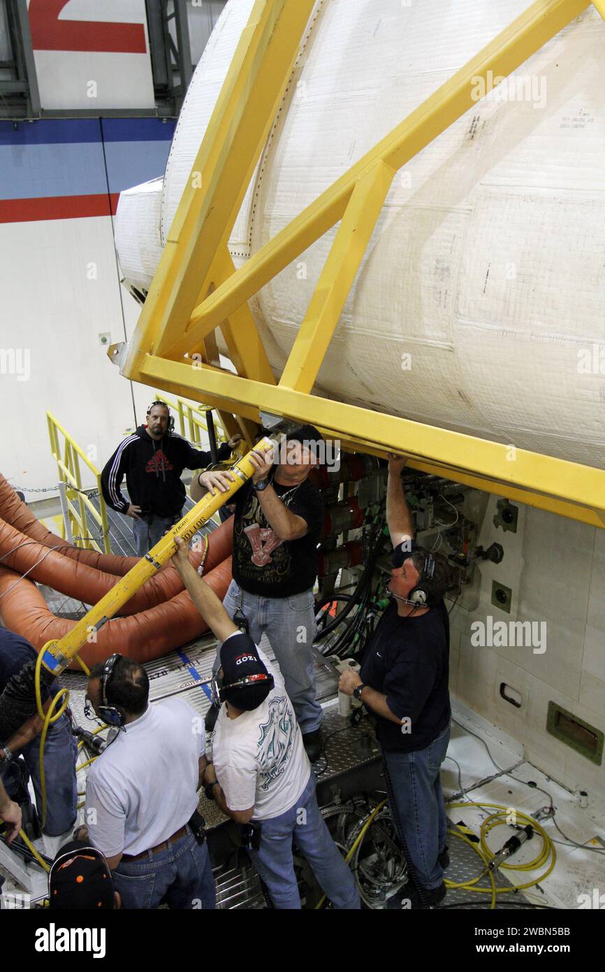 CAP CANAVERAL, Floride. – Dans l’Orbiter Processing Facility-2 du ...