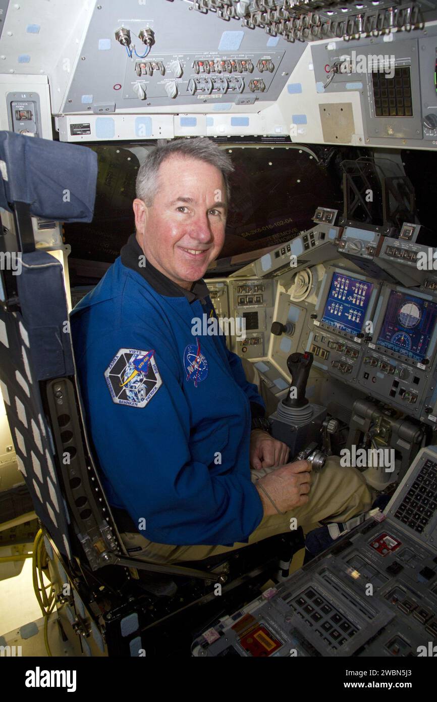 CAP CANAVERAL, Floride. -- l'astronaute de la NASA Stephen Robinson est ...