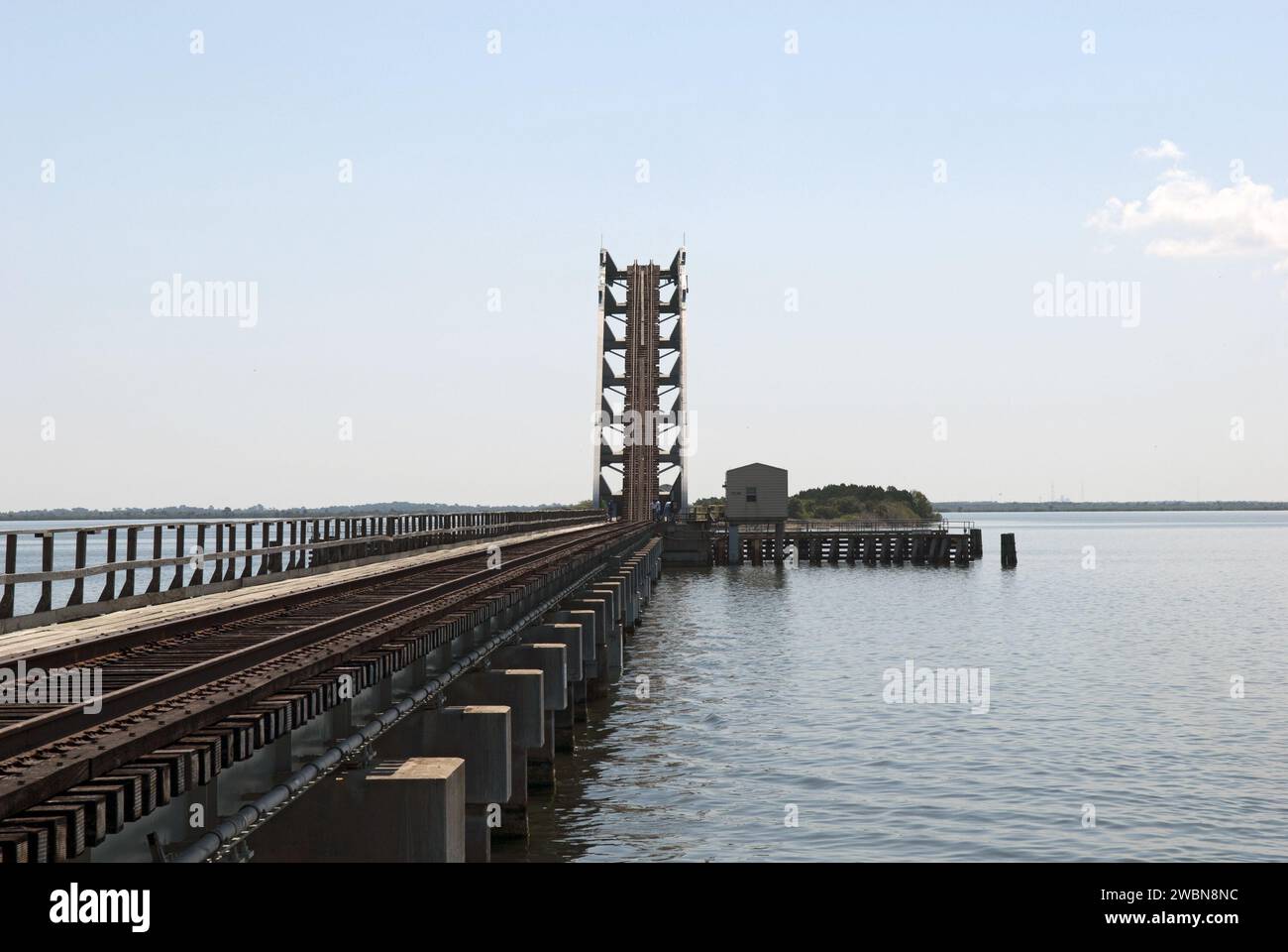 CAP CANAVERAL, Floride. - Le pont de traction du chemin de fer de la ...