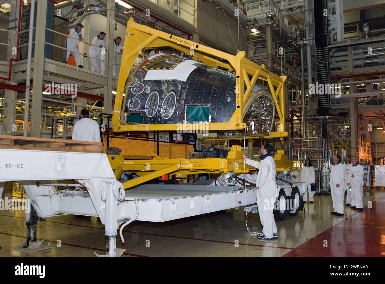CAP CANAVERAL, Floride. - Dans l'Orbiter Processing Facility Bay 3 du ...