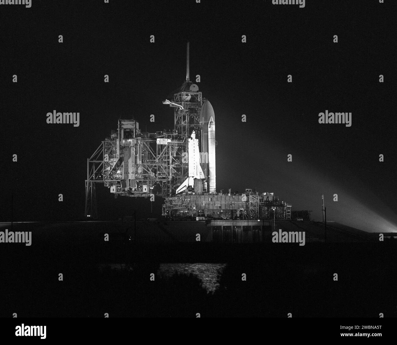 Space shuttle atlantis launch Banque d'images noir et blanc - Alamy