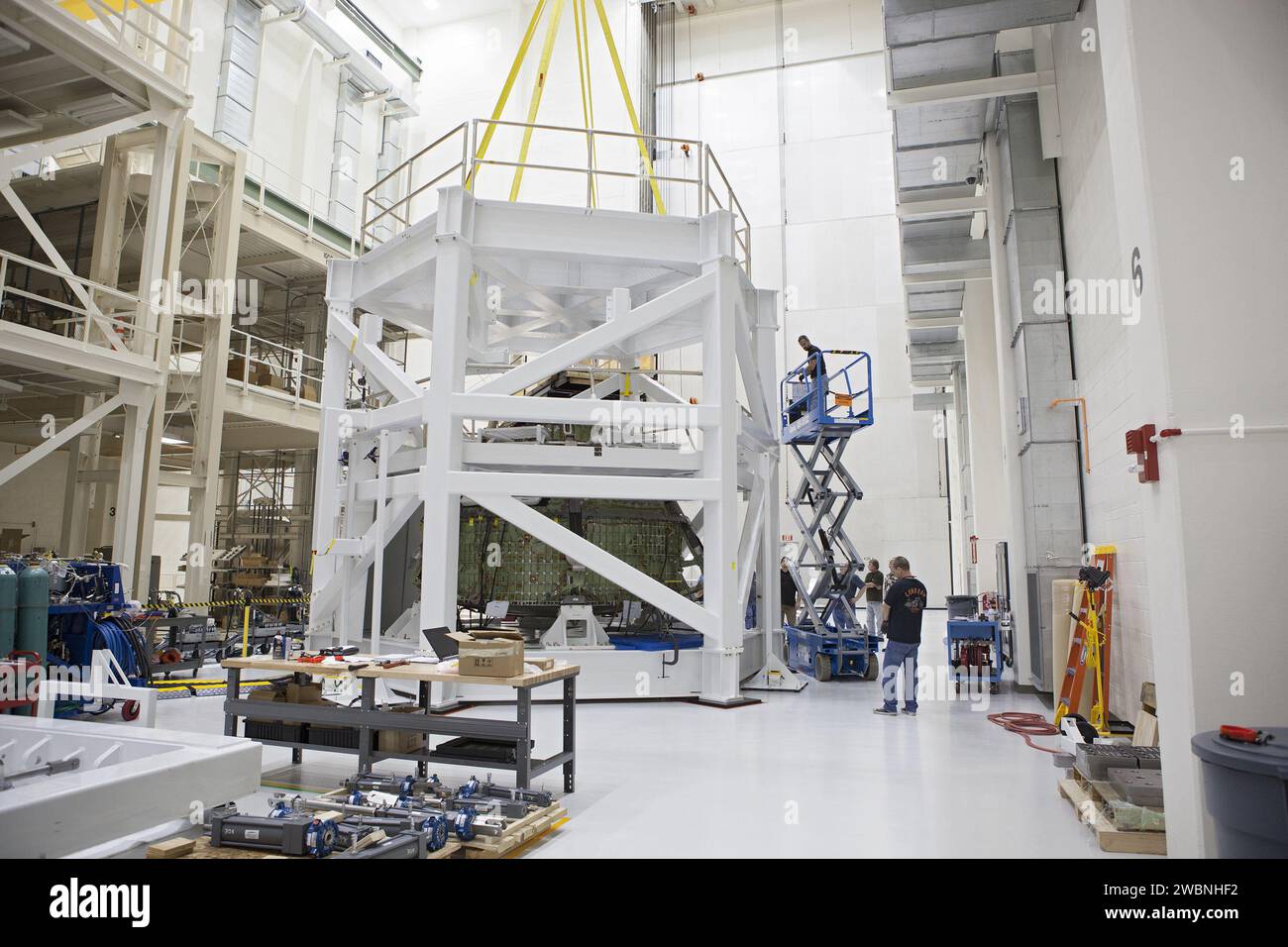 CAP CANAVERAL, Floride. – À l’intérieur de la baie haute du bâtiment ...