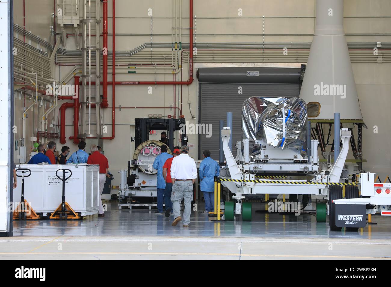 Le dernier des trois moteurs nécessaires à l’assemblage du Launch Abort System pour la mission ...