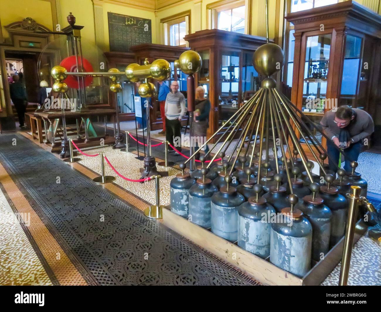 Générateur électrostatique de Martinus van Marum a été construit en ...