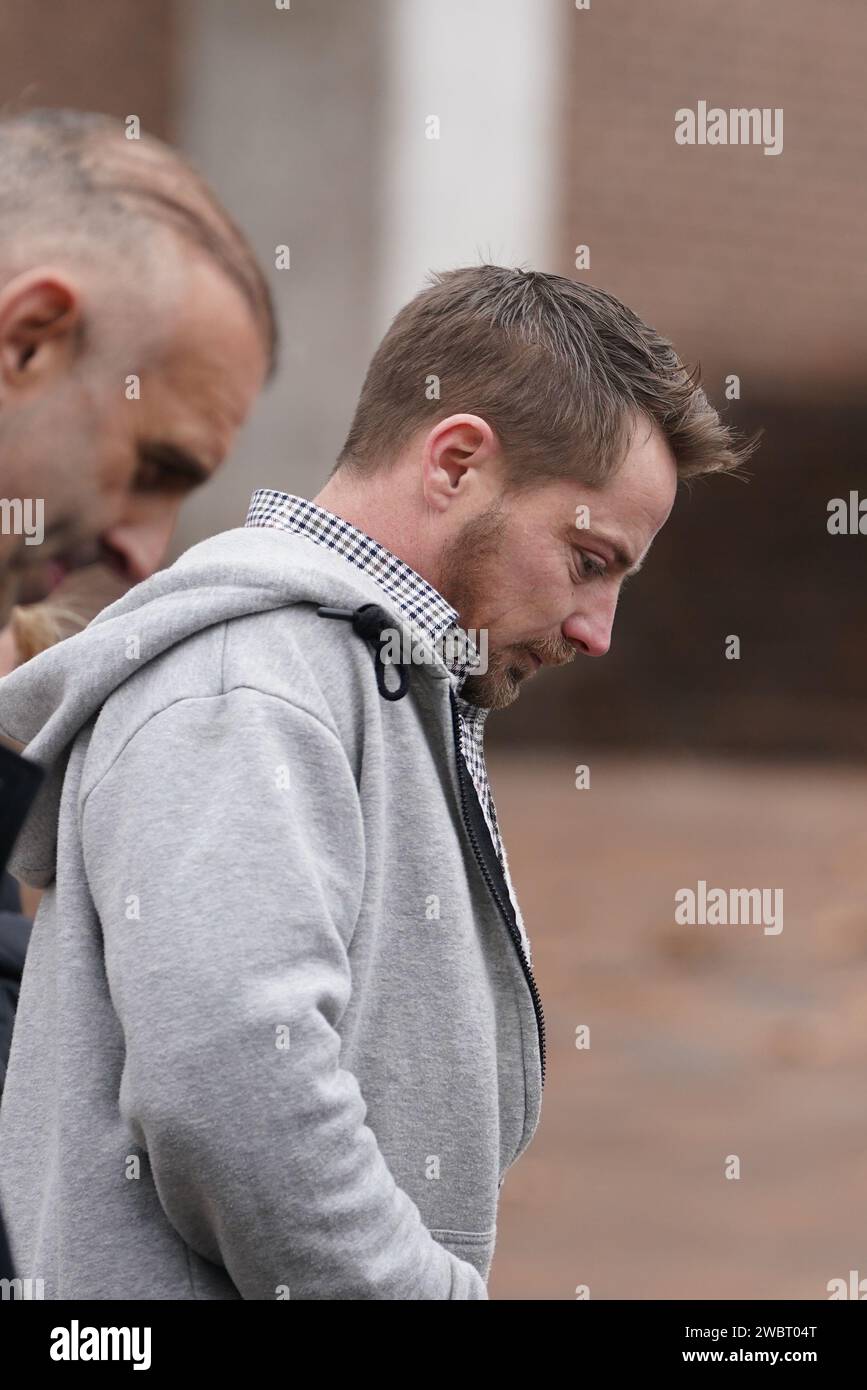 Sam Phillips, le père d'Alfie Phillips, quittant Maidstone Crown court ...