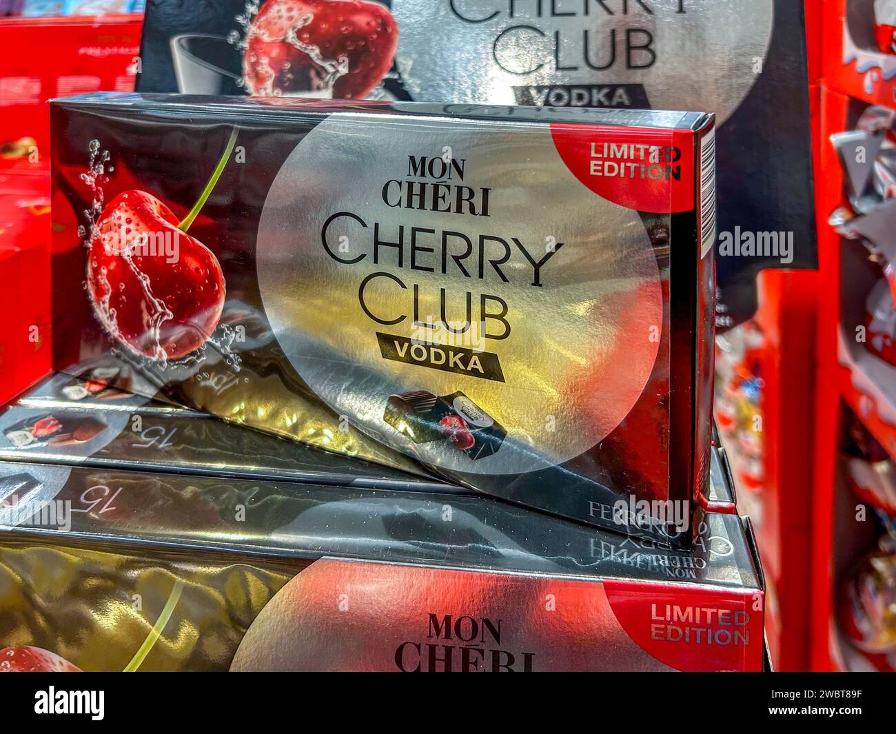italie - 12 janvier 2024 : chocolats Ferrero mon Chery Cherry Club ...