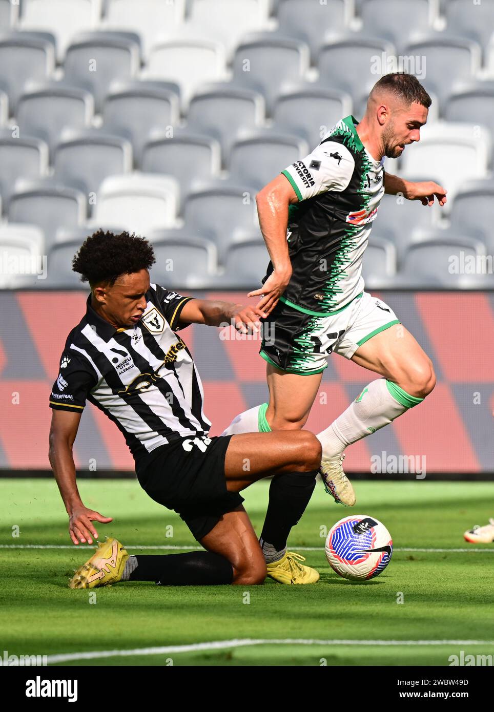Kealey Adamson (à gauche) de l'équipe Macarthur FC et Benjamin Garuccio ...