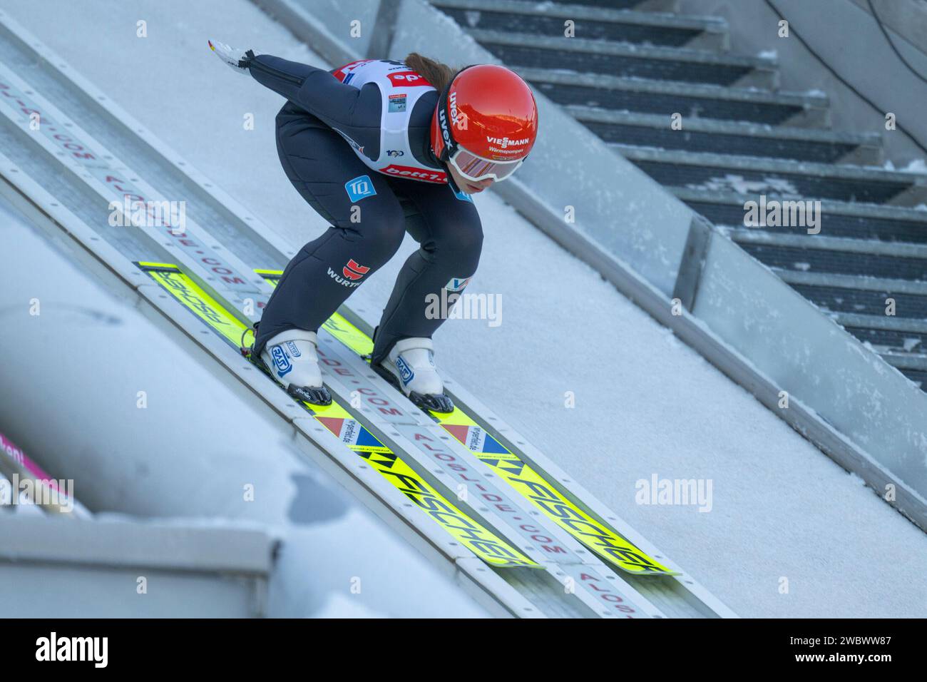 L'allemande Jenny Nowak participe au saut à ski masculin HS 106 à la ...