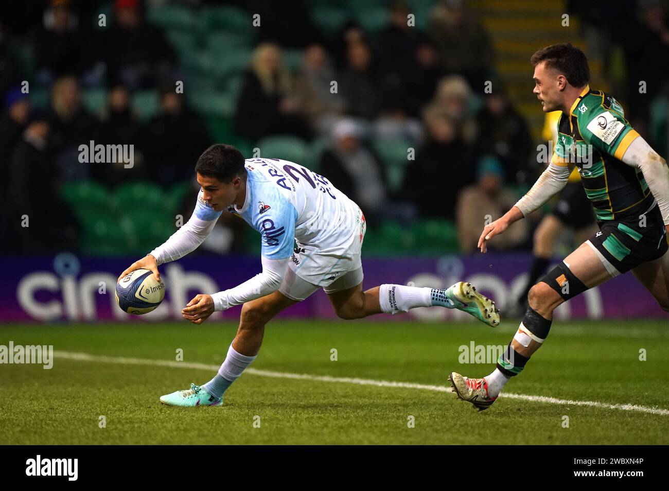 Tom Spring d'Aviron Bayonnais marque le premier essai de leur équipe ...