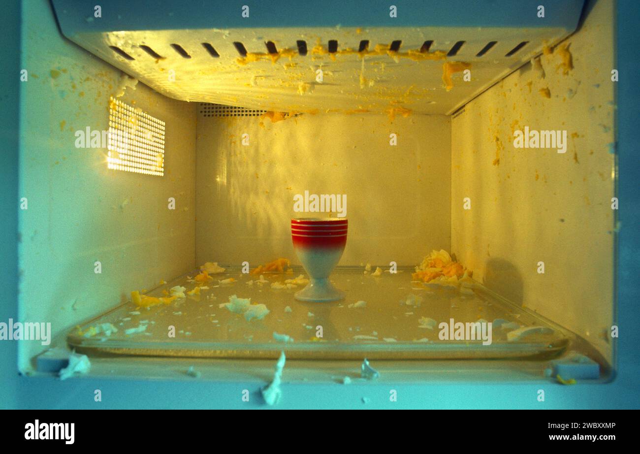 Microwave oven explosion Banque de photographies et d’images à haute ...