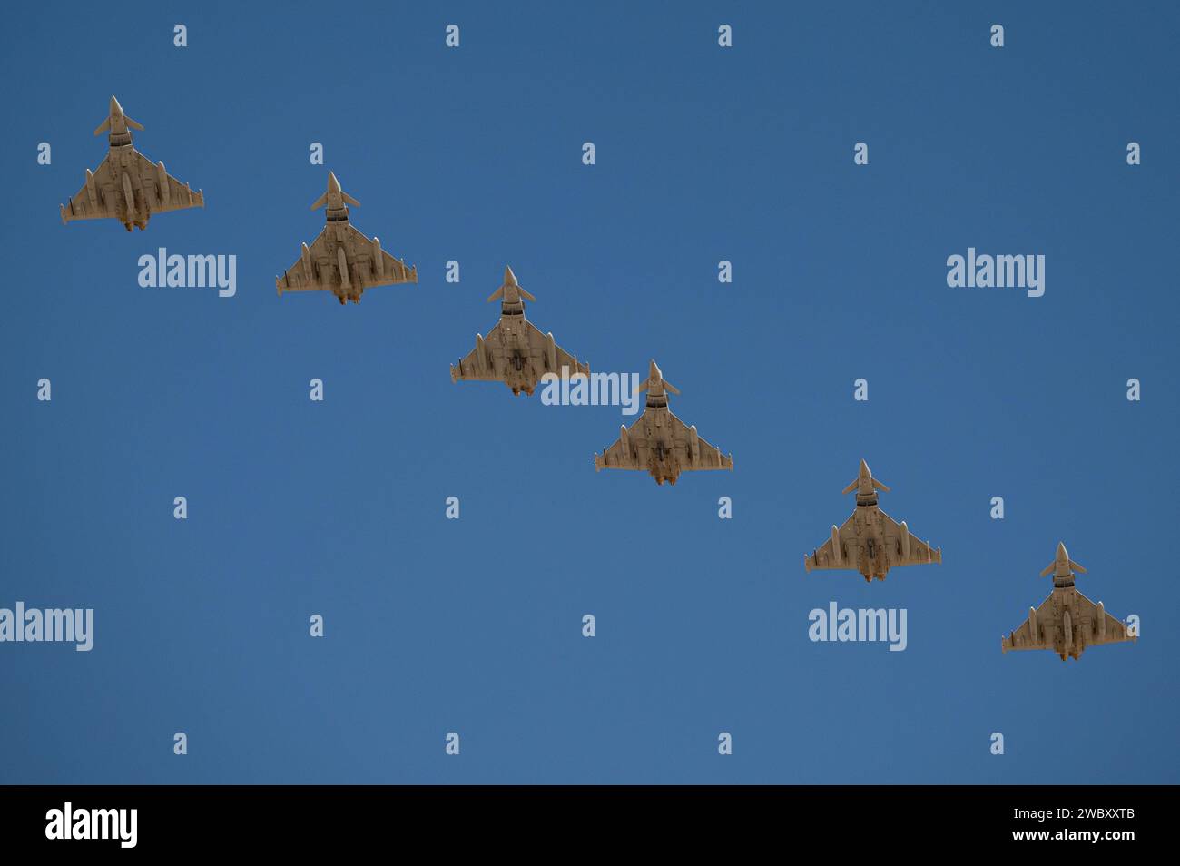 Six typhons FGR-4 de la Royal Air Force se préparent à atterrir pour ...