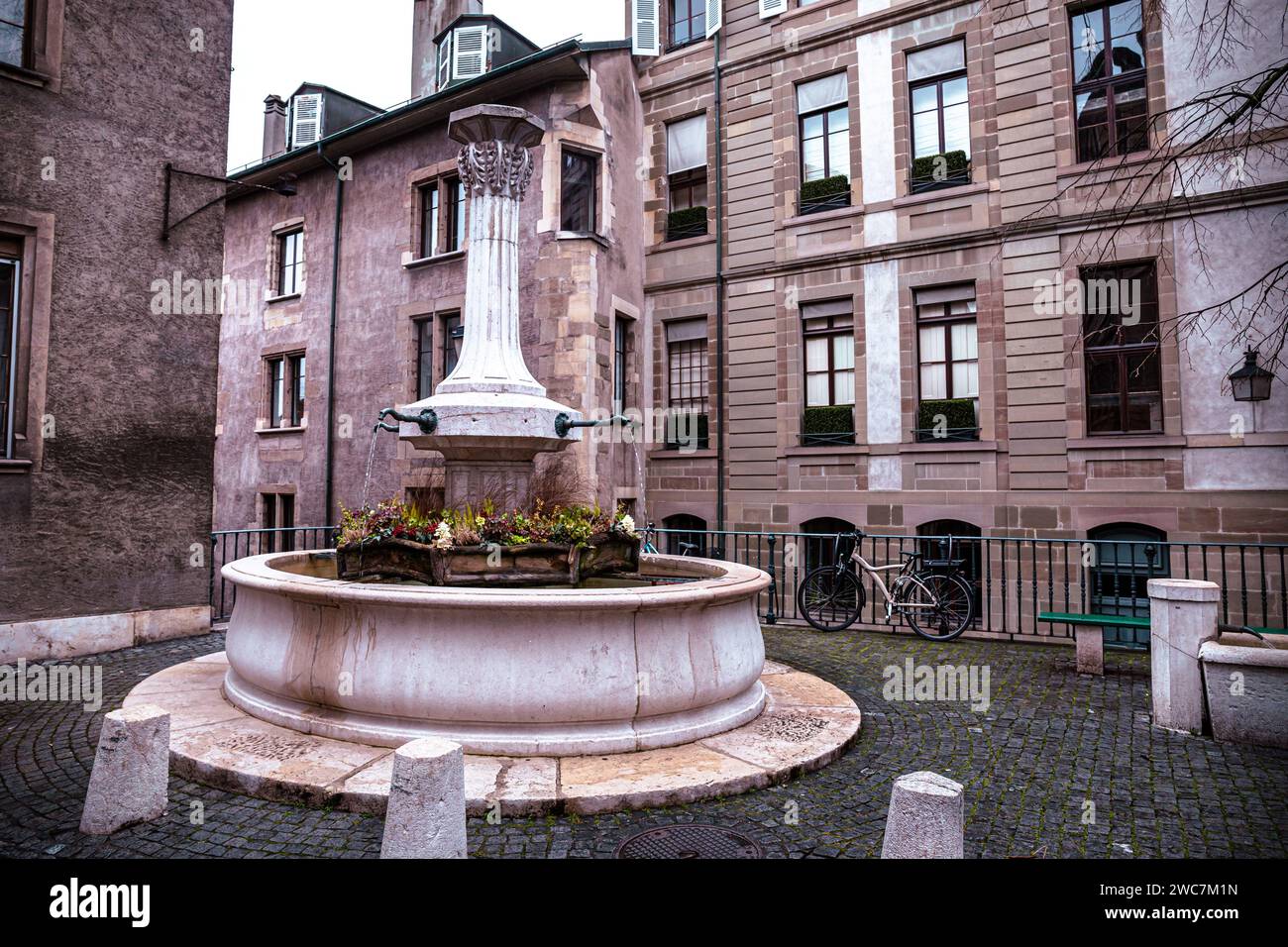 Ancienne fontaine d'eau potable Banque de photographies et d’images à ...