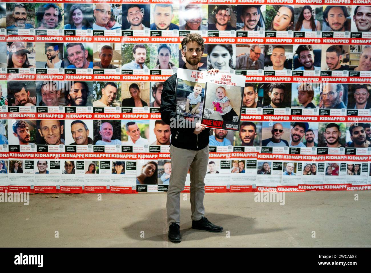 Eylon Keshet, cousin de Yarden Bibas détenu par le Hamas à Gaza, avec ...