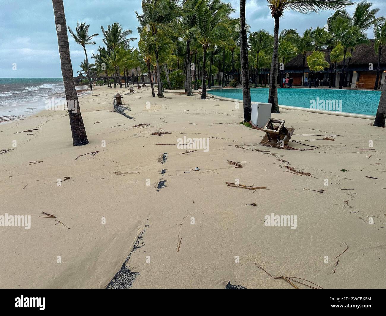 Cyclone bricht ueber Mauritius Her, und zerstoert das Resort ...