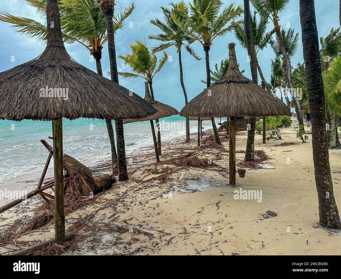 Cyclone bricht ueber Mauritius Her, und zerstoert das Resort ...
