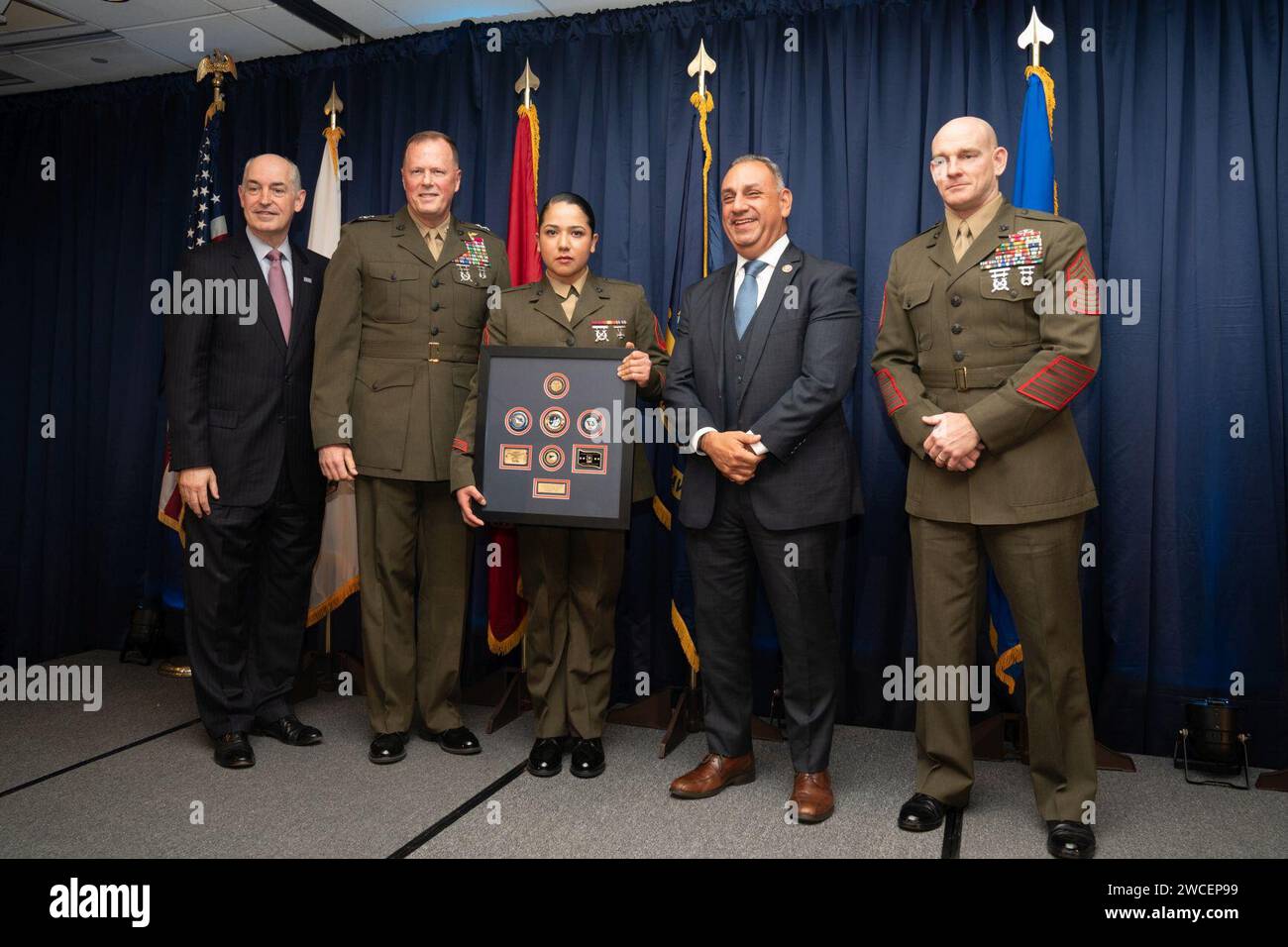 Le Sgt Phoebe Ortiz, Marine of the Year 2019 de l’USO, pose pour une ...